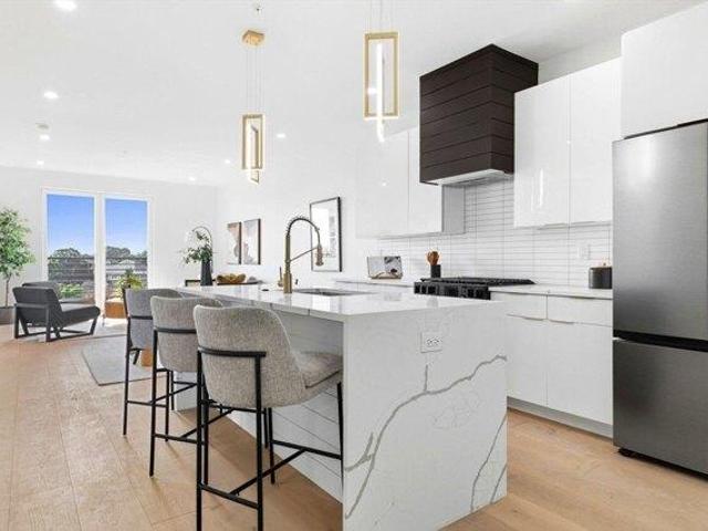 2 bedroom, Quincy MA 02169 105080085