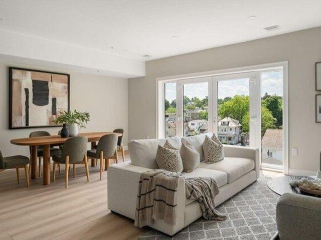 2 bedroom, Quincy MA 02170 102860696