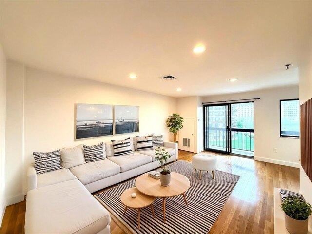 2 bedroom, Quincy MA 02171 102566375