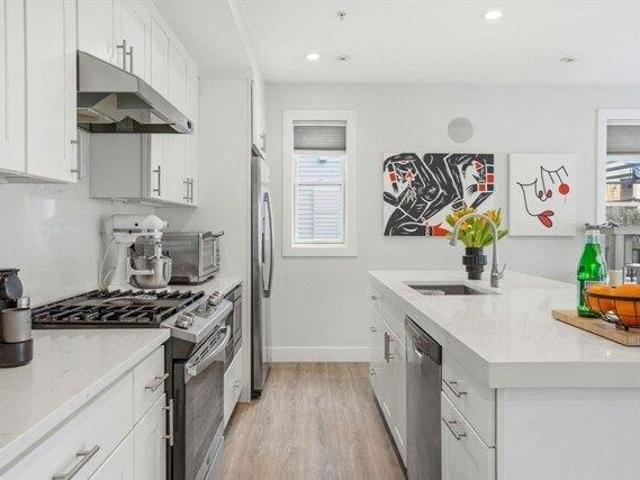 2 bedroom, Quincy MA 02171 102668621