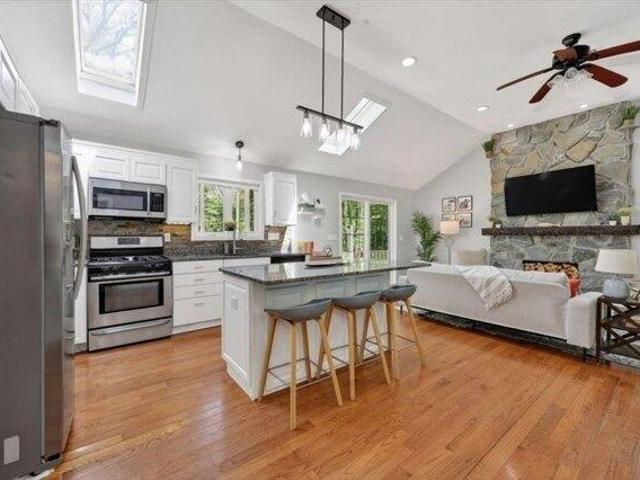 2 bedroom, Rockland MA 02370 103498857