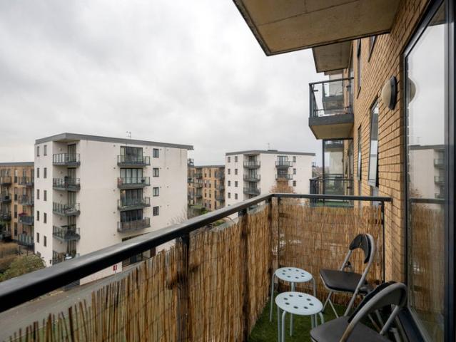 2 Bedroom room to Rent in SW19