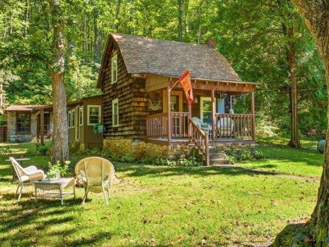 2 bedroom, Roseland VA 22967 94302977