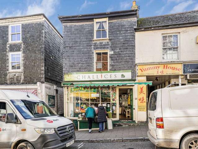 2 Bedroom Retail Property high Street Commercial
