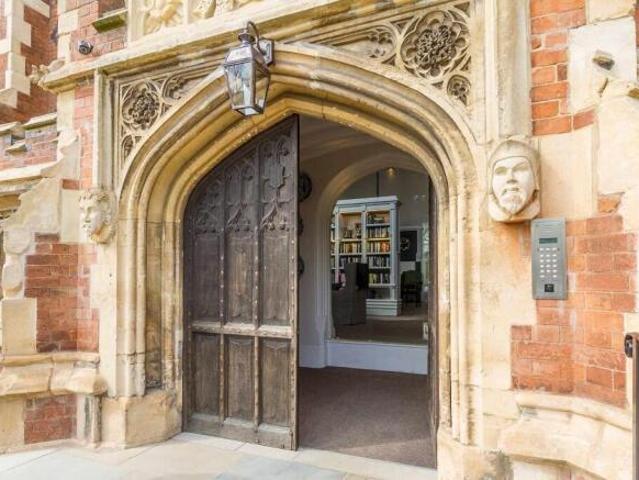 2 bedroom retirement property for sale in 2 Walton Court, Lillington Avenue, Leamington Spa, Warwickshire, CV32