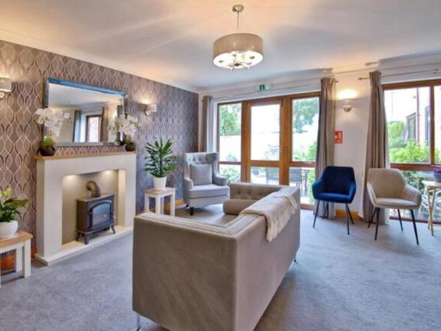 2 bedroom retirement property for sale in Thorpe Hall Avenue, Southend on Sea, SS1