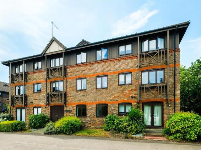 2 bedroom retirement property for sale in Winningales Court, Vienna Close, IG5