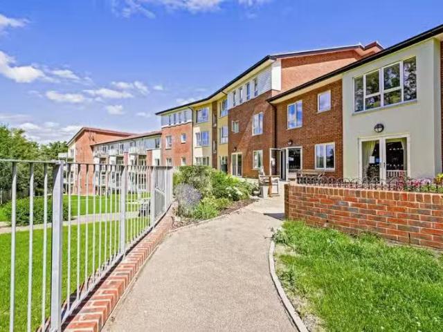 2 bedroom retirement property for sale in Bentley Grange Binde.