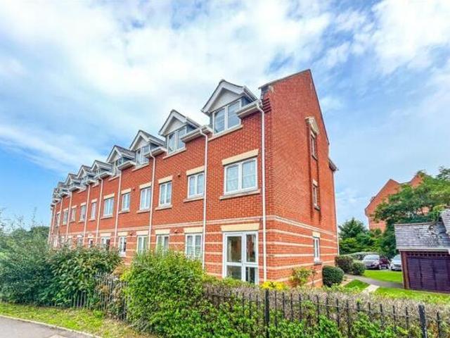 2 Bedroom Retirement Property For Sale In Christchurch, Dorset