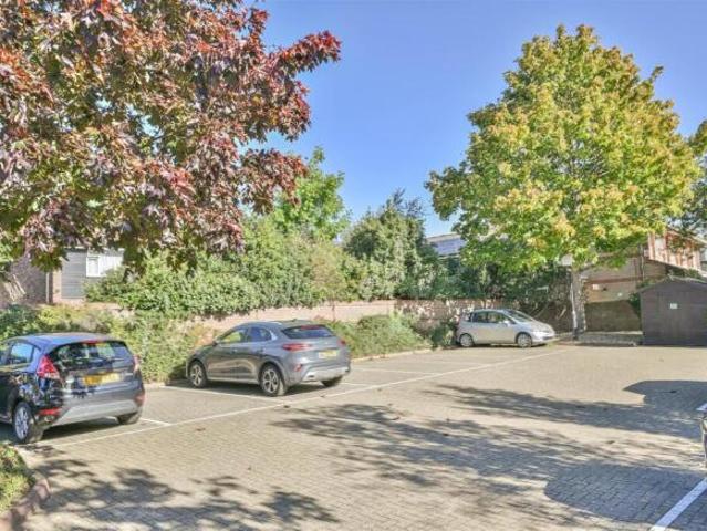 2 bedroom retirement property for sale in Eastfield Road, Brentwood, CM14