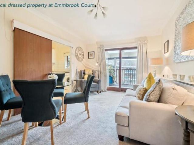 2 bedroom retirement property for sale in Emmbrook Court, Reading, RG6