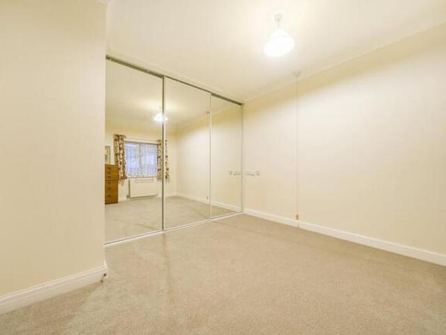 2 bedroom retirement property for sale in Emmbrook Court, Reading, RG6