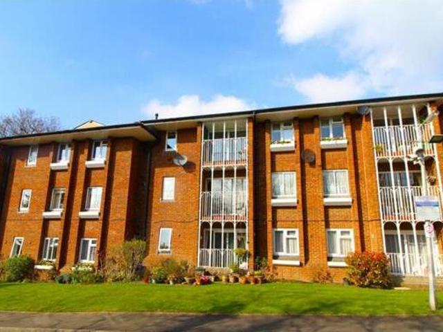2 Bedroom Retirement Property For Sale In Enfield, Middlesex