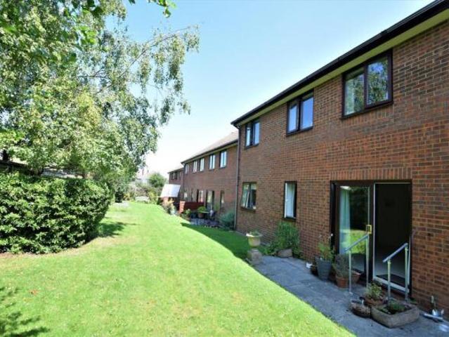 2 bedroom retirement property for sale in Fallodon Court, Henleaze level access to doctors & Waitrose supermarket, BS9