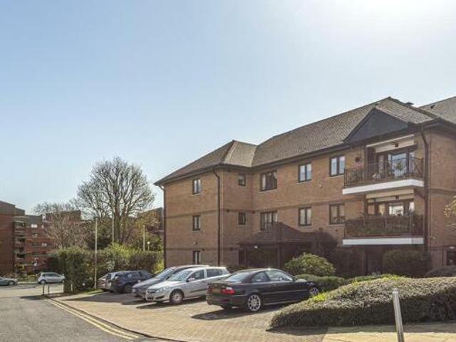 2 Bedroom Retirement Property For Sale In Finchley