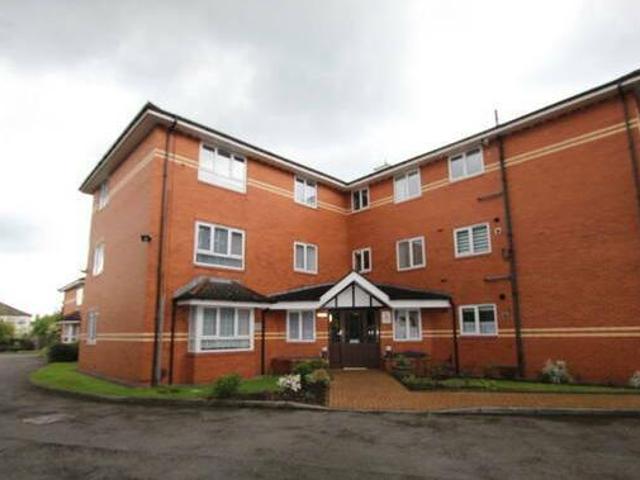 2 bedroom retirement property for sale in Flat Puzzle Tree Court Offerton SK2