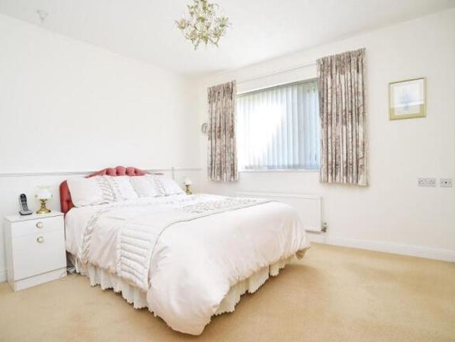 2 bedroom retirement property for sale in Harlow Grange Park, Harrogate, HG3