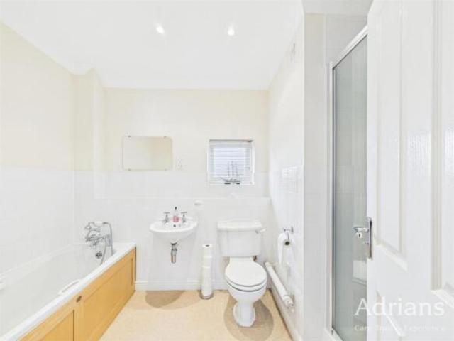 2 bedroom retirement property for sale in Little Orchards, CM1