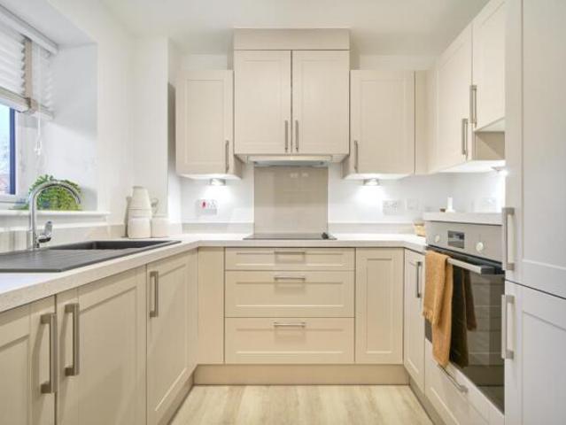 2 bedroom retirement property for sale in London Road, Southend On Sea, SS1