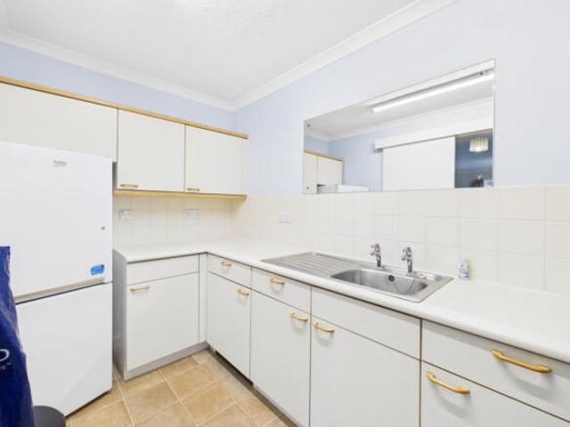 2 bedroom retirement property for sale in Magnolia Court, RG5