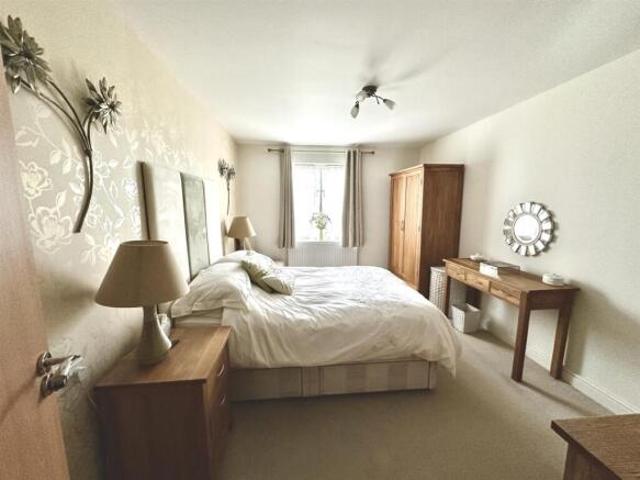 2 bedroom retirement property for sale in Ongar Road, Brentwood, CM15