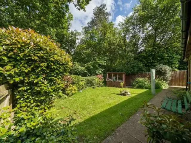 2 bedroom retirement property for sale in Plymouth Close, Redd.
