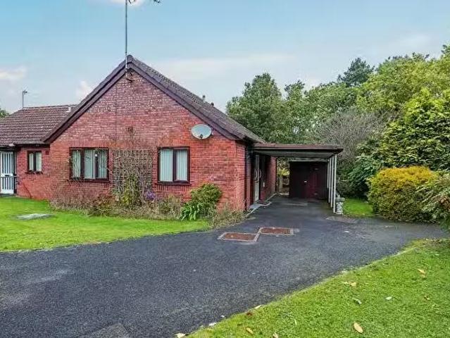 2 Bedroom Retirement Property For Sale In Plymouth Close, Redd.