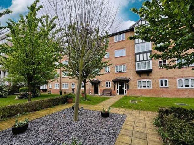 2 Bedroom Retirement Property For Sale In Regarth Avenue