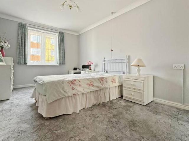 2 bedroom retirement property for sale in Richmond Street, Herne Bay, CT6