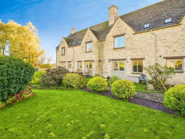 2 bedroom retirement property for sale in Shipton Under Wychwo.