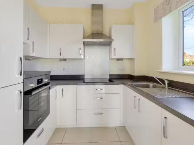 2 bedroom retirement property for rent in 54 Elloughton Road.
