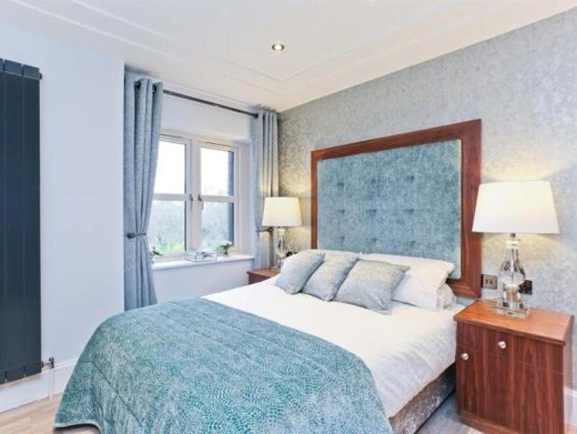 2 bedroom retirement property for rent in The Vale, Knollys Road, SW16