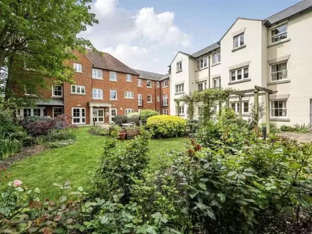 2 bedroom retirement property for rent in Abbots Lodge, Canter.