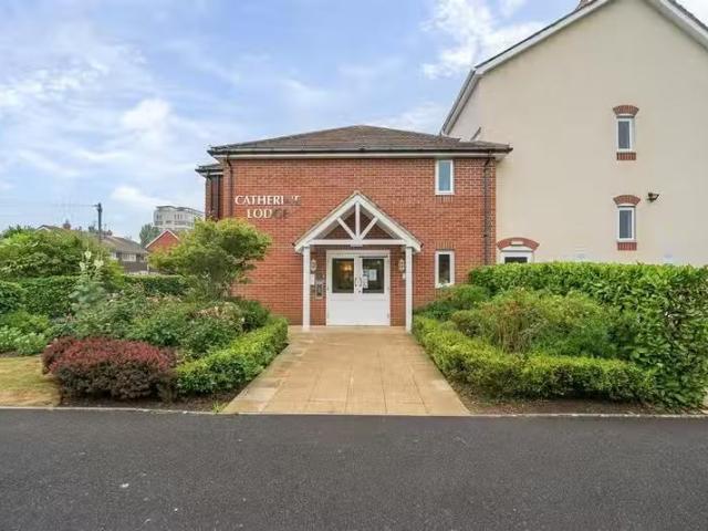 2 bedroom retirement property for rent in Catherine Lodge, Wor.