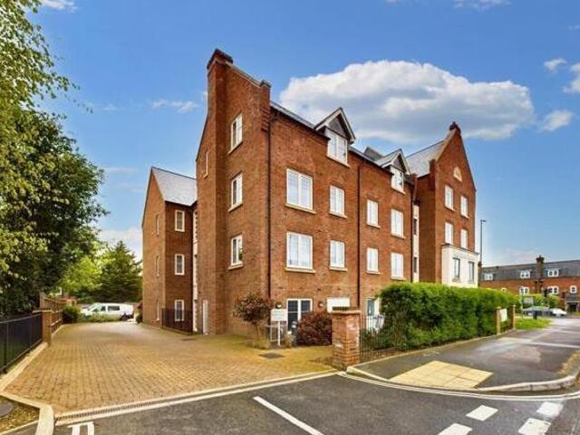 2 Bedroom Retirement Property For Rent In Highclere House