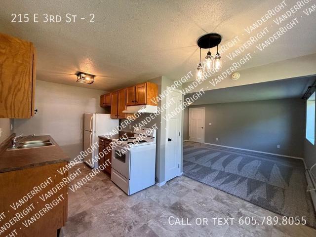 2 Bedroom Renovated Apartment in Canton!