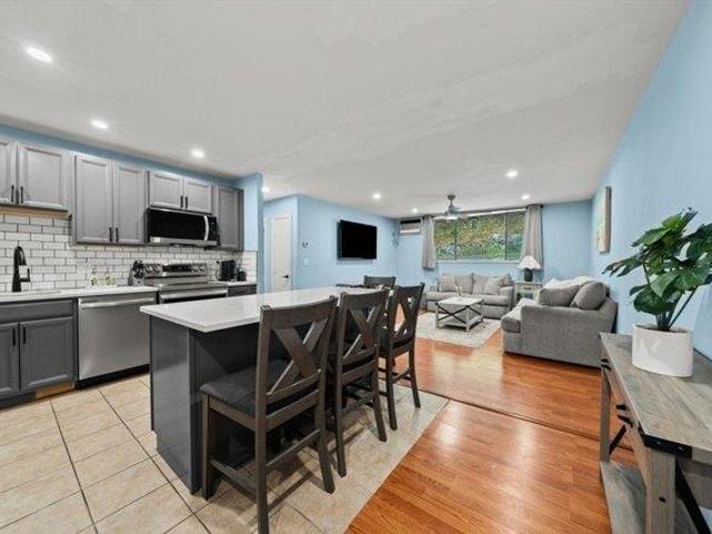 2 bedroom, Woburn MA 01801 102634915