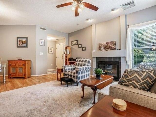2 bedroom, Woburn MA 01801 103499881
