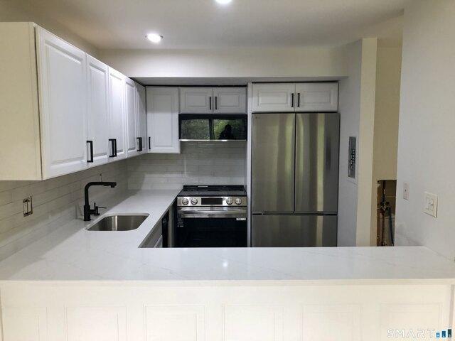 2 bedroom, Woodbury CT 06798 104352922