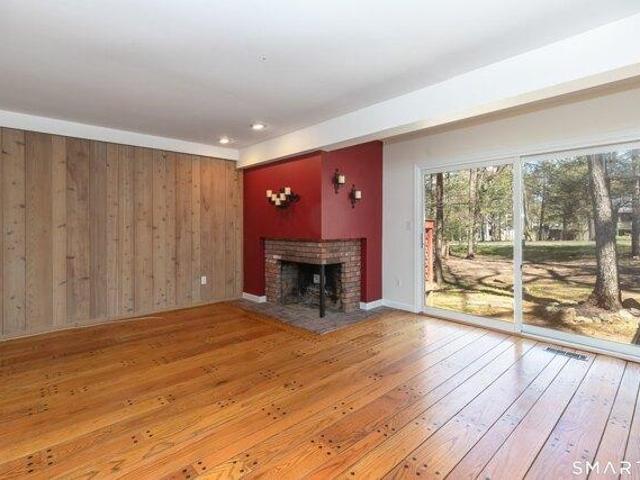 2 bedroom, Woodbury CT 06798 104410429