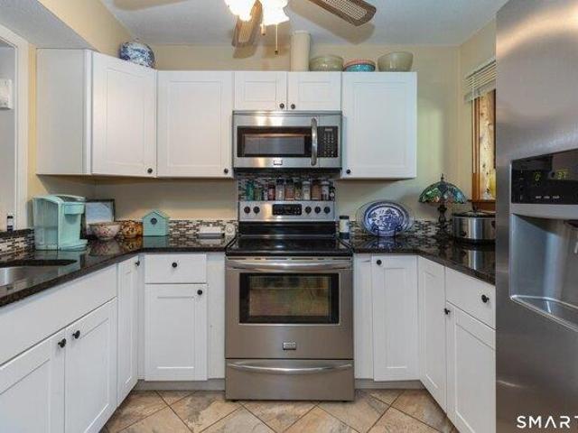 2 bedroom, Woodbury CT 06798 104571927