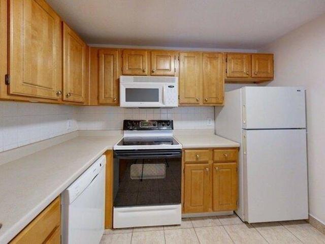 2 bedroom, Watertown MA 02472 LS102285596