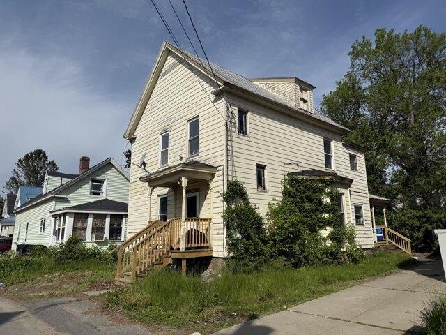 2 bedroom, Waterville ME 04901 93637928