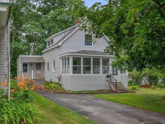 2 bedroom, Waterville ME 04901 105159811
