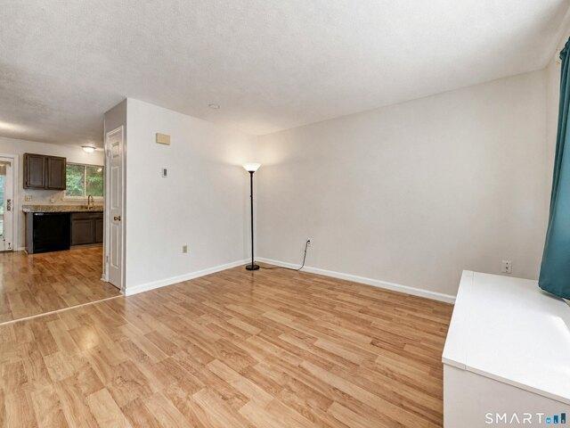 2 bedroom, Waterbury CT 06704 105157016