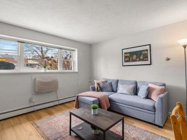 2 bedroom, Waltham MA 02453 LS102560856