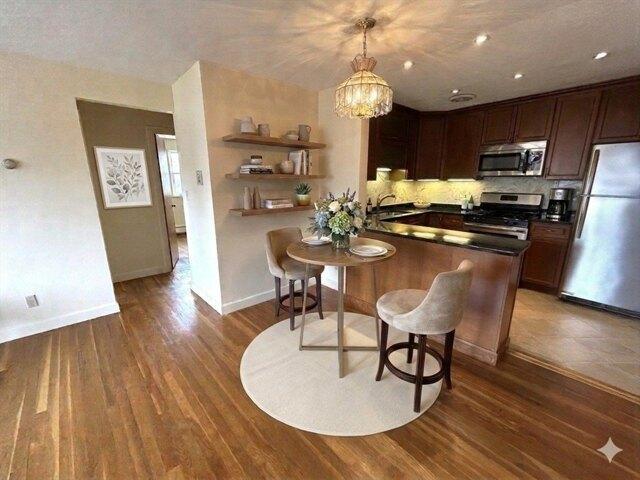 2 bedroom, Waltham MA 02453 LS102594561