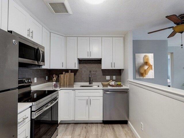 2 bedroom, Waltham MA 02452 102370391