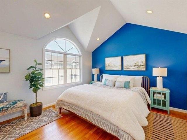 2 bedroom, Waltham MA 02452 104148700
