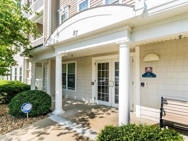 2 bedroom, Waltham MA 02452 105109334